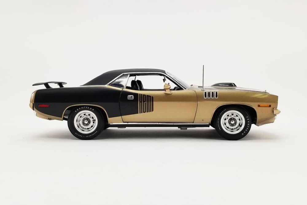 ModelToyCars 1971 Plymouth Hemi Barracuda w/Vinyl Top, Gold Leaf - Acme A1806126VT - 1/18 Scale Diecast Car