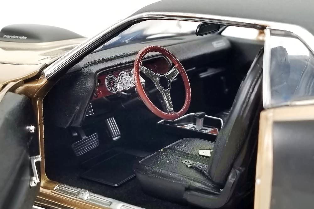 ModelToyCars 1971 Plymouth Hemi Barracuda w/Vinyl Top, Gold Leaf - Acme A1806126VT - 1/18 Scale Diecast Car