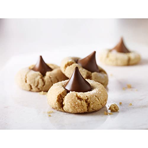 HERSHEY'S KISSES Silver Foils Milk Chocolate Candy, Individually Wrapped, Gluten Free, 66.7 oz Bulk Bag (Approximately 400 Pieces)