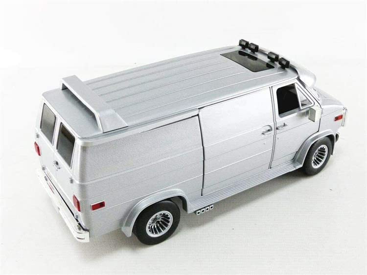 Greenlight 1983 for GMC VANDURA Custom - Silver Metallic 1/18 DIECAST Truck Pre-Built Model
