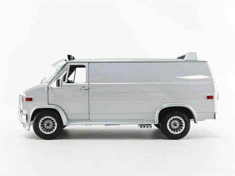 Greenlight 1983 for GMC VANDURA Custom - Silver Metallic 1/18 DIECAST Truck Pre-Built Model
