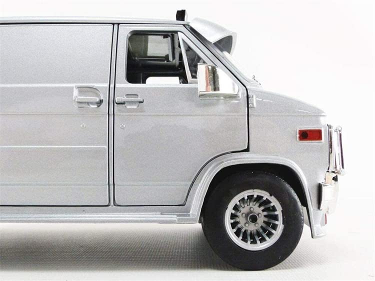 Greenlight 1983 for GMC VANDURA Custom - Silver Metallic 1/18 DIECAST Truck Pre-Built Model