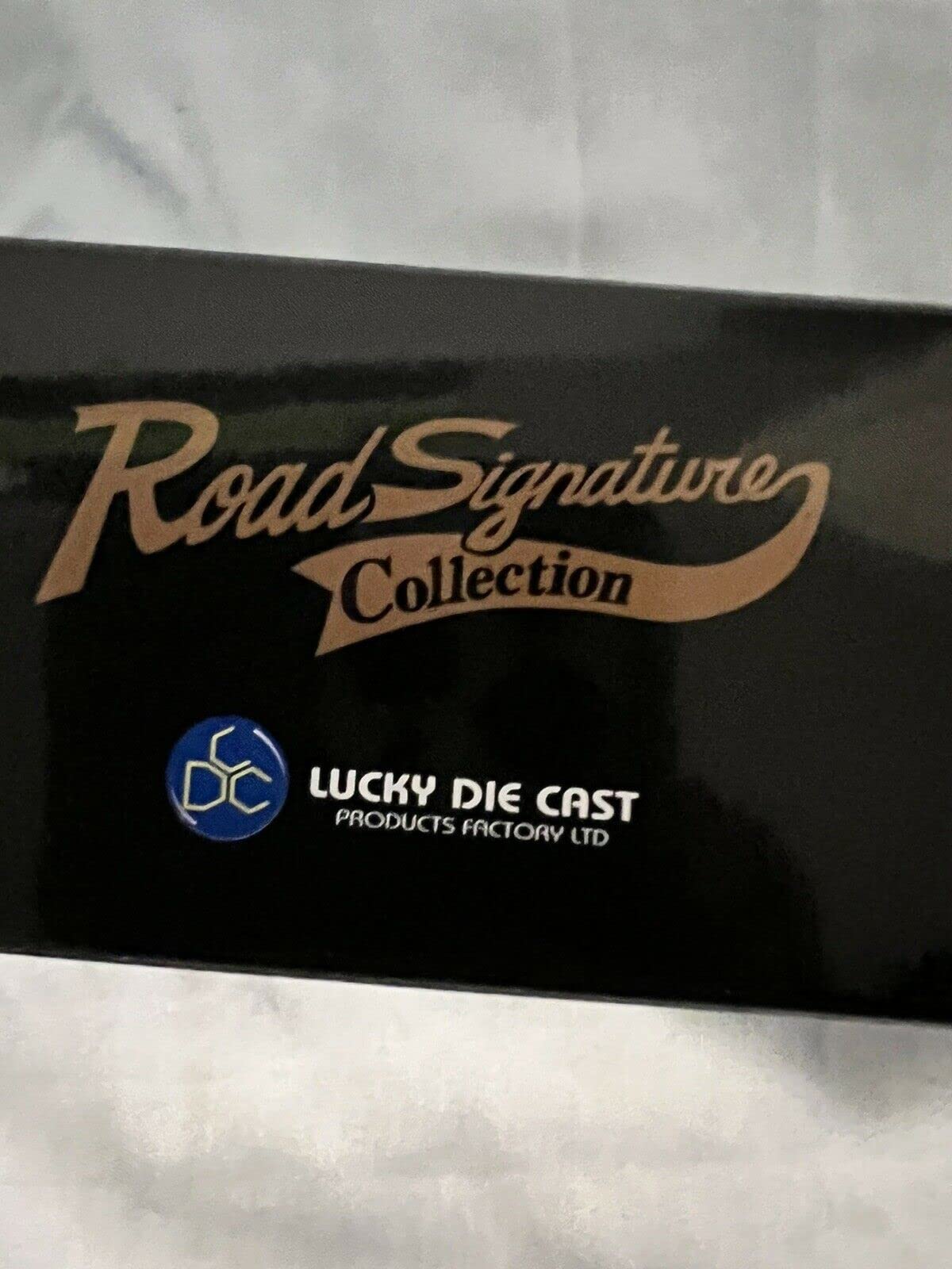 Road Signature YM98651 Studebaker Gasoline Vintage Gas Pump Digital 1/18 Diecast Replica