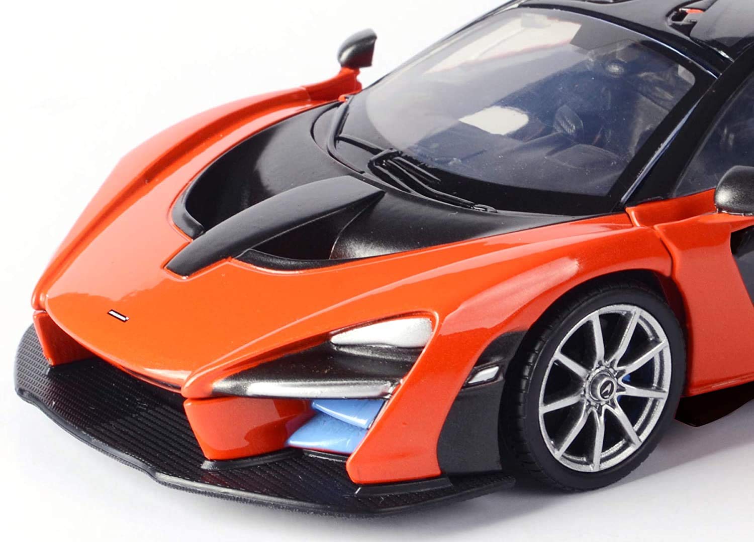 McLaren Senna Orange Metallic and Black Timeless Legends 1/24 Diecast Model Car by Motormax 79355