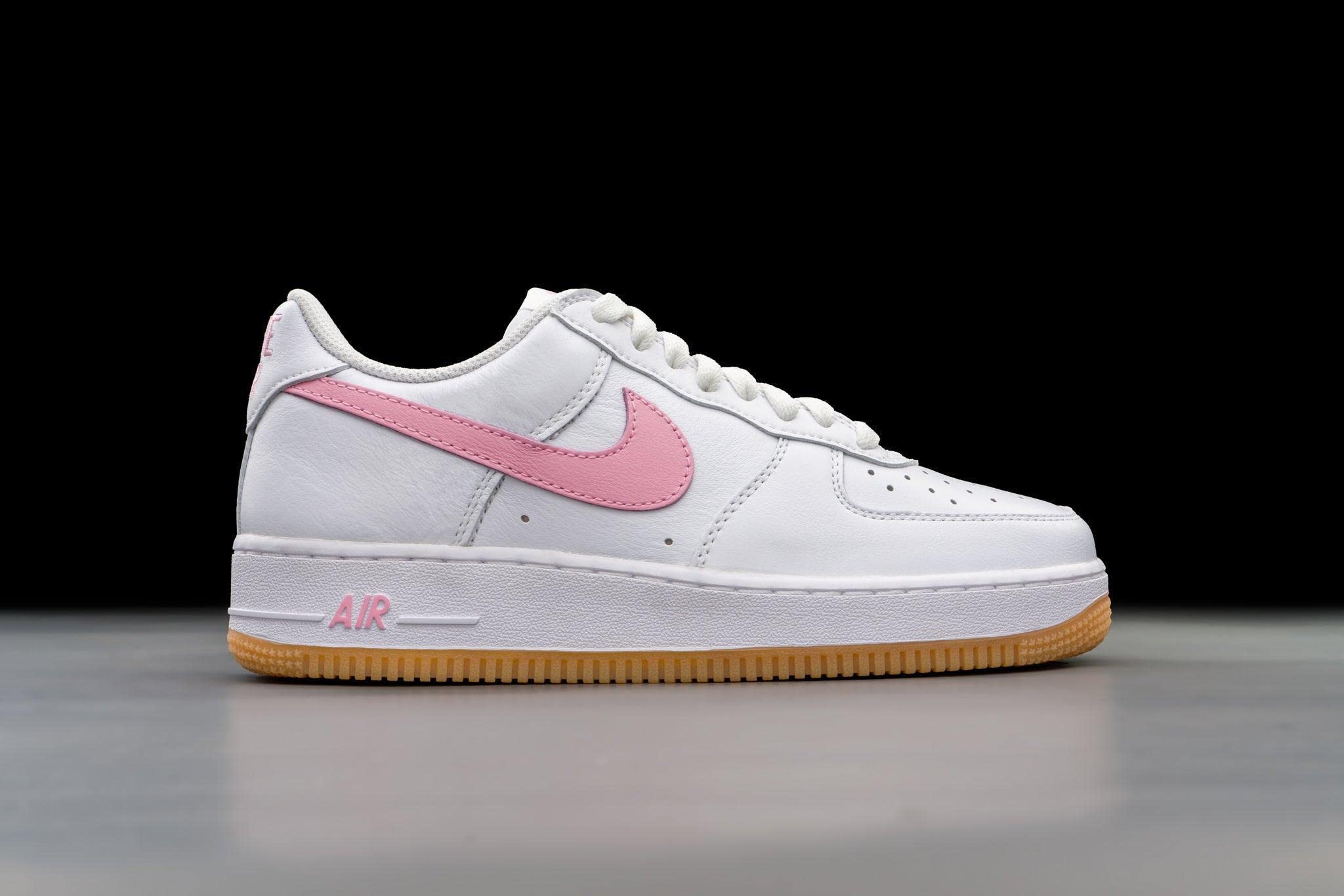 Nike Men's Air Force 1 Low Shoe, White/Pink-gum Yellow-metallic, 9.5