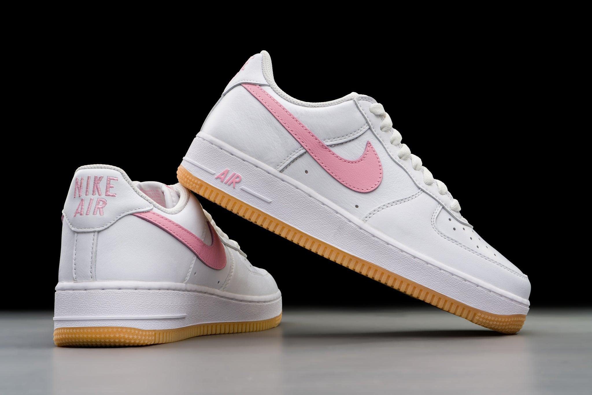 Nike Men's Air Force 1 Low Shoe, White/Pink-gum Yellow-metallic, 9.5