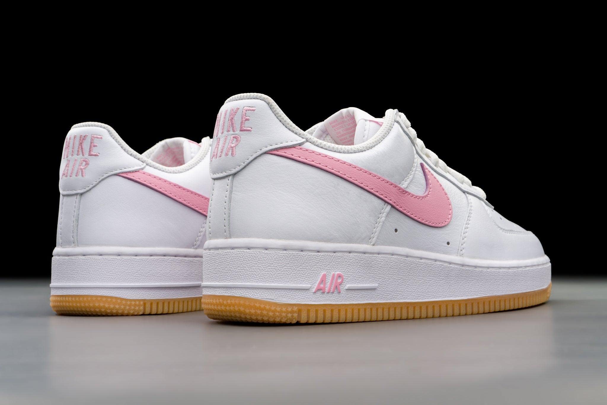 Nike Men's Air Force 1 Low Shoe, White/Pink-gum Yellow-metallic, 9.5