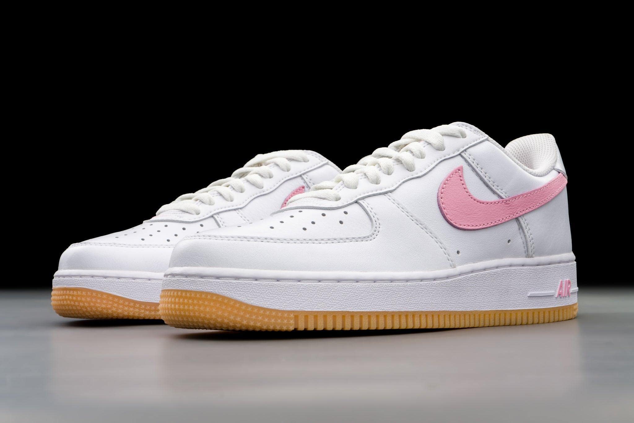 Nike Men's Air Force 1 Low Shoe, White/Pink-gum Yellow-metallic, 9.5