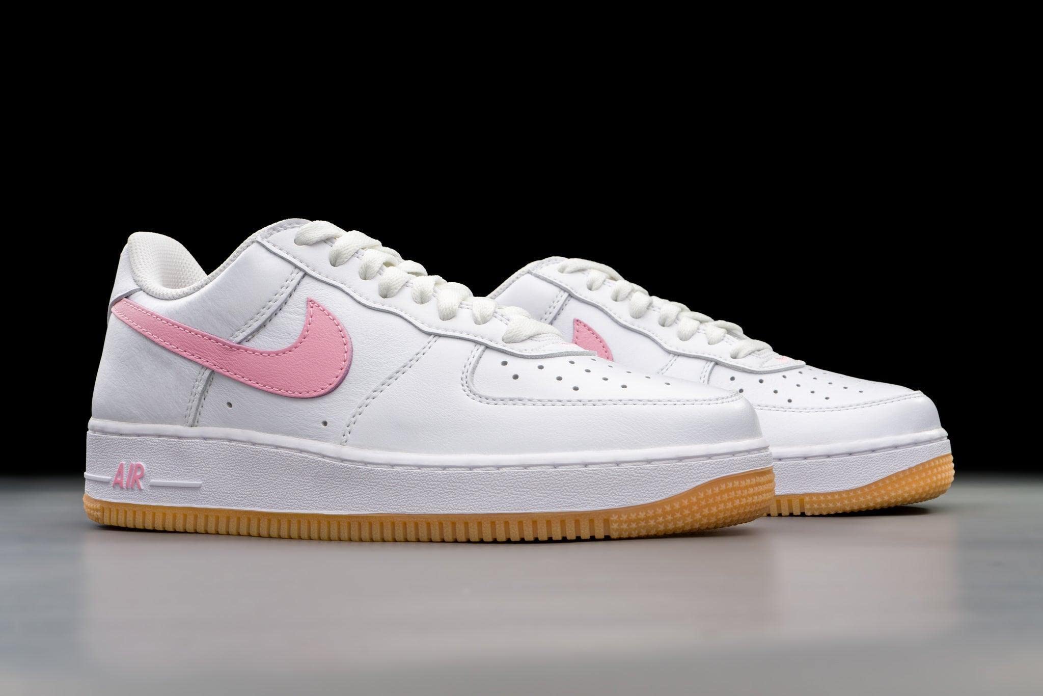 Nike Men's Air Force 1 Low Shoe, White/Pink-gum Yellow-metallic, 9.5