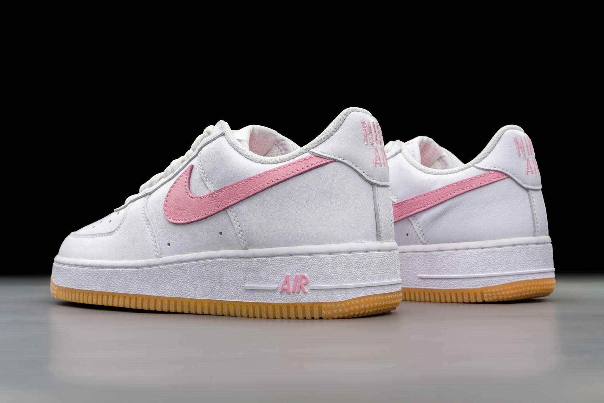 Nike Men's Air Force 1 Low Shoe, White/Pink-gum Yellow-metallic, 9.5