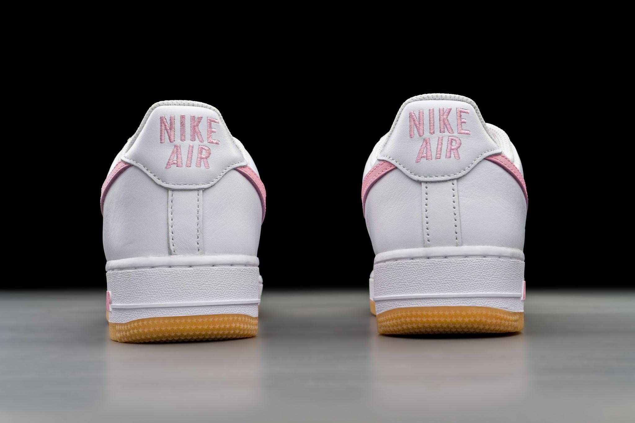 Nike Men's Air Force 1 Low Shoe, White/Pink-gum Yellow-metallic, 9.5