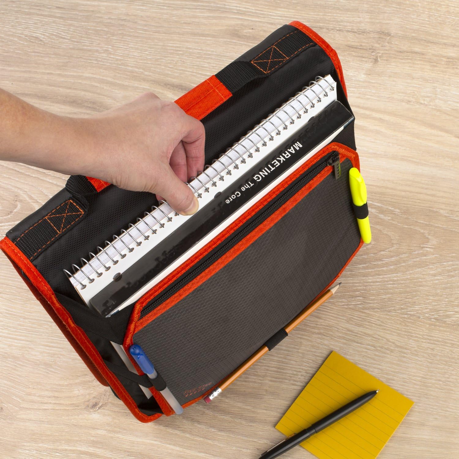 Five Star Zipper Binder, 2 Inch 3-Ring Binder for School, Expansion Panel, 580 Sheet Capacity, Red/Black (29052CE8)
