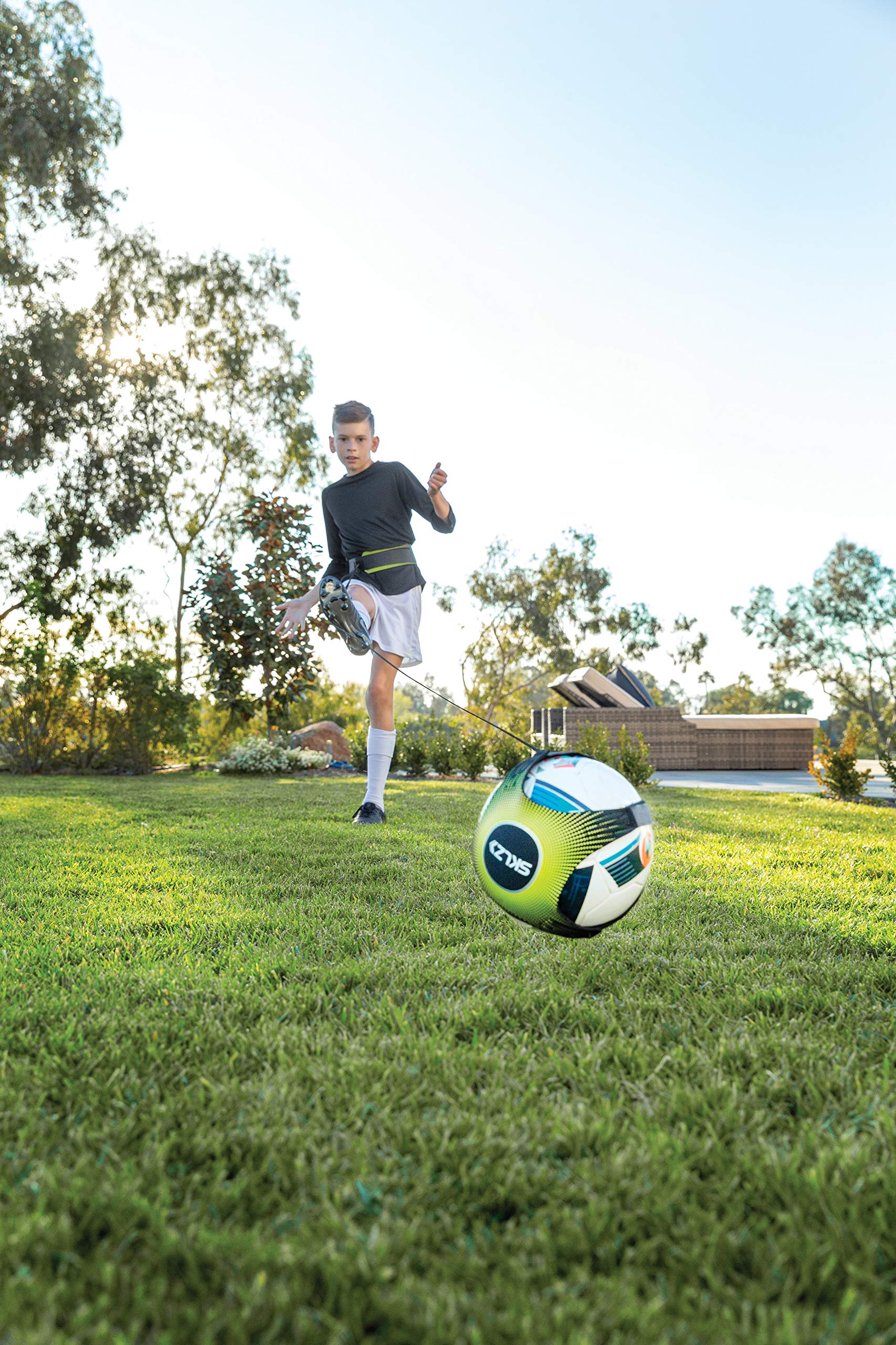 SKLZ Star-Kick Hands-Free Adjustable Solo Soccer Trainer - Fits Ball Sizes 3, 4, and 5 (Volt)