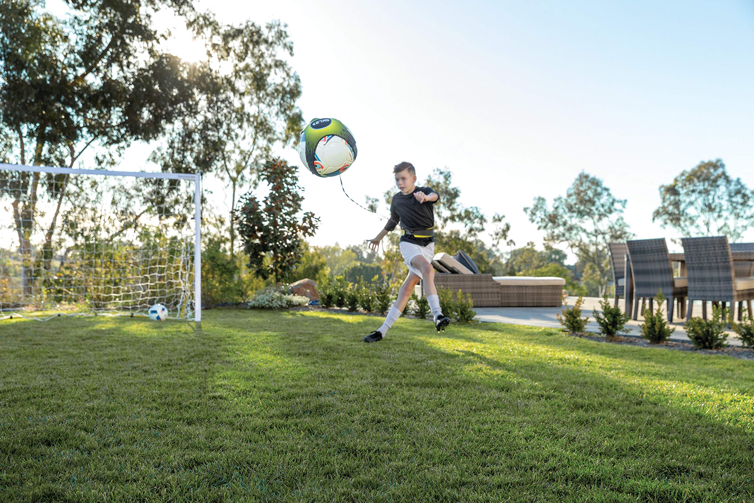 SKLZ Star-Kick Hands-Free Adjustable Solo Soccer Trainer - Fits Ball Sizes 3, 4, and 5 (Volt)