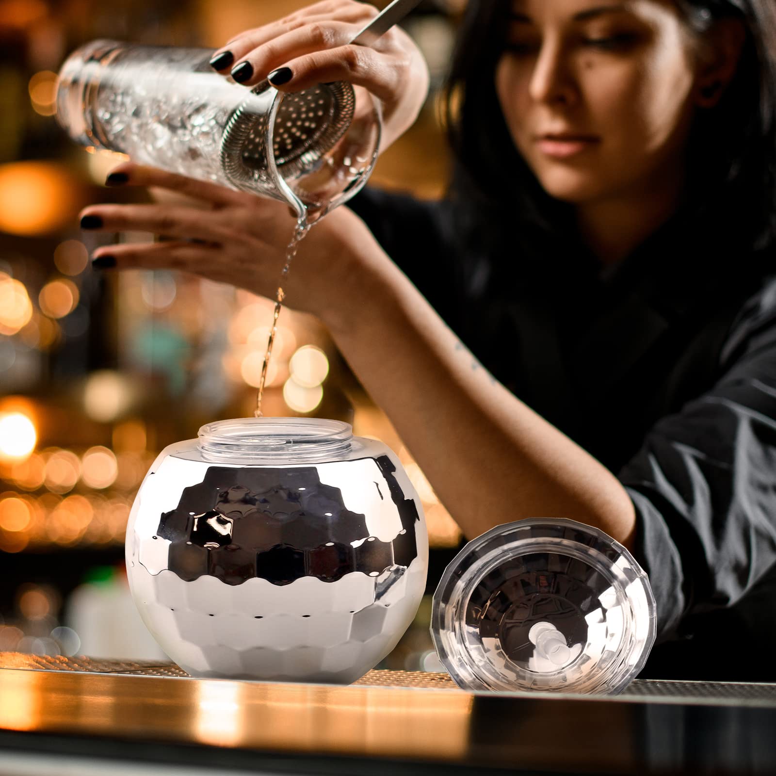 Towjaw 2Pcs Disco Ball Cups(20oz)-1970s Silver Disco Ball Drinking Cup,Disco Ball Cups with Straws and Lid for Party,Disco Ball Tumbler Cocktail Cup for Bachelorette Party