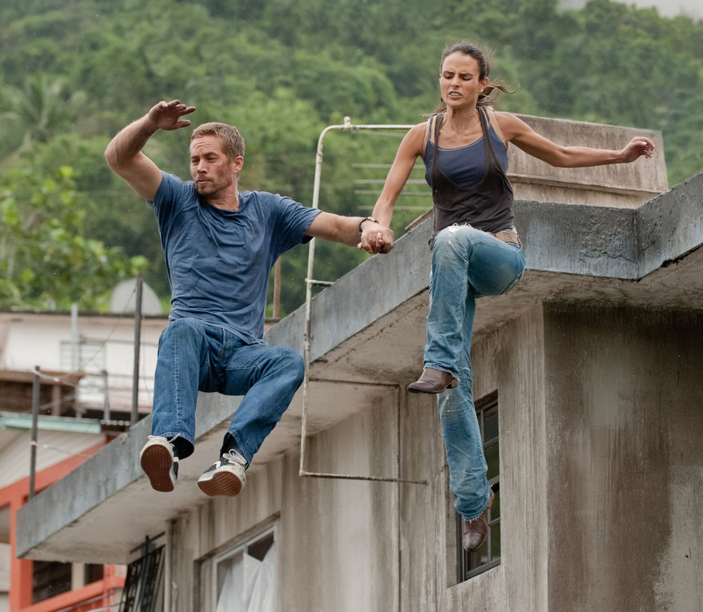 Fast Five (Two-Disc DVD/Blu-ray Combo in DVD Packaging)