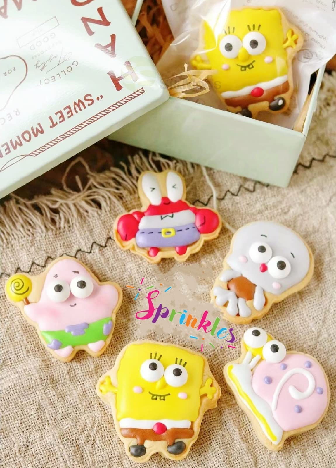 Small Edible Eyes for Decorating Candy Eyes Edible Eyes for Cupcakes Small Eyeball Sprinkles Edible Googly Eyes Kosher Christmas Cookie Decorations 2.75 OZ with Tweezers