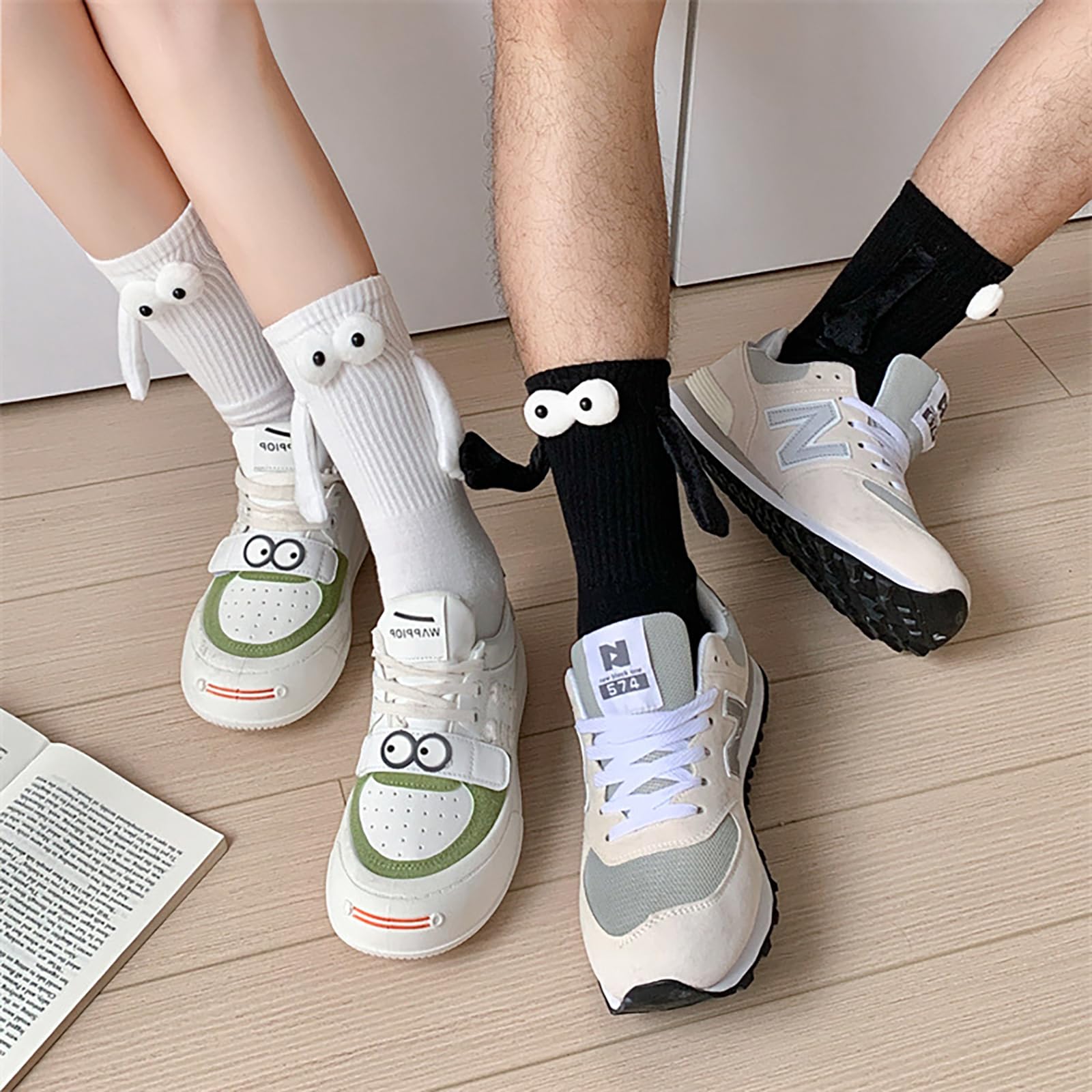 Smilelife 2 Pairs Magnetic Holding Hands Socks - Funny Easter Gifts for Teens & Women, Couples, Friends (White)