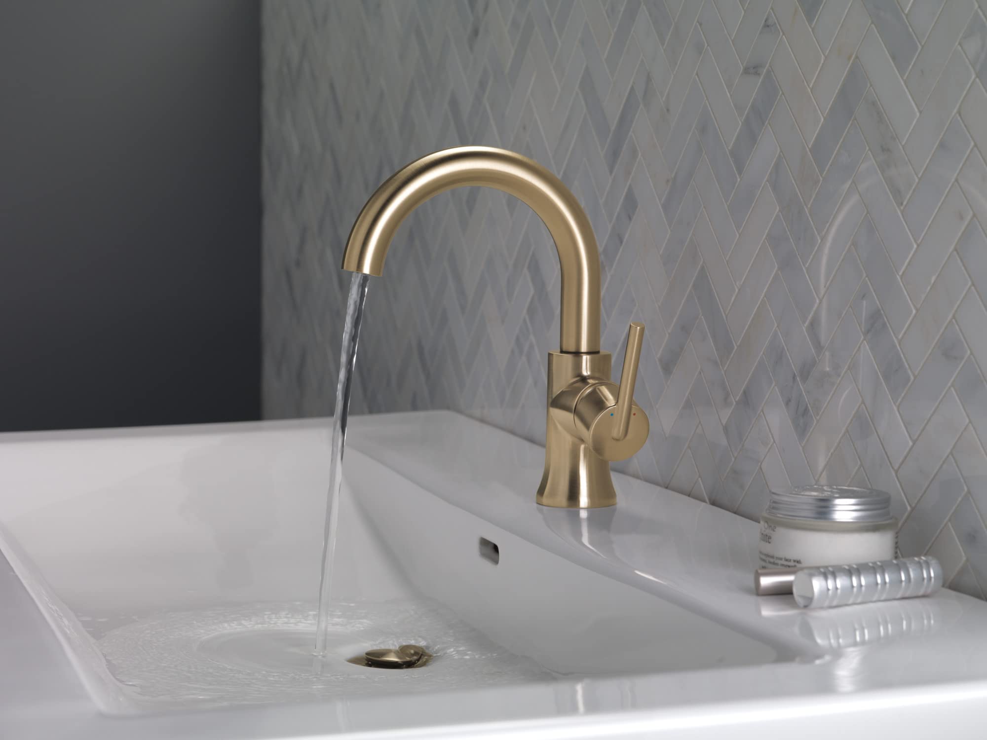 Delta Faucet Trinsic Single Hole Bathroom Faucet, Gold Bathroom Sink Faucet, Single Handle Bathroom Faucet, Diamond Seal Technology, Drain Assembly, Champagne Bronze 559HAR-CZ-DST