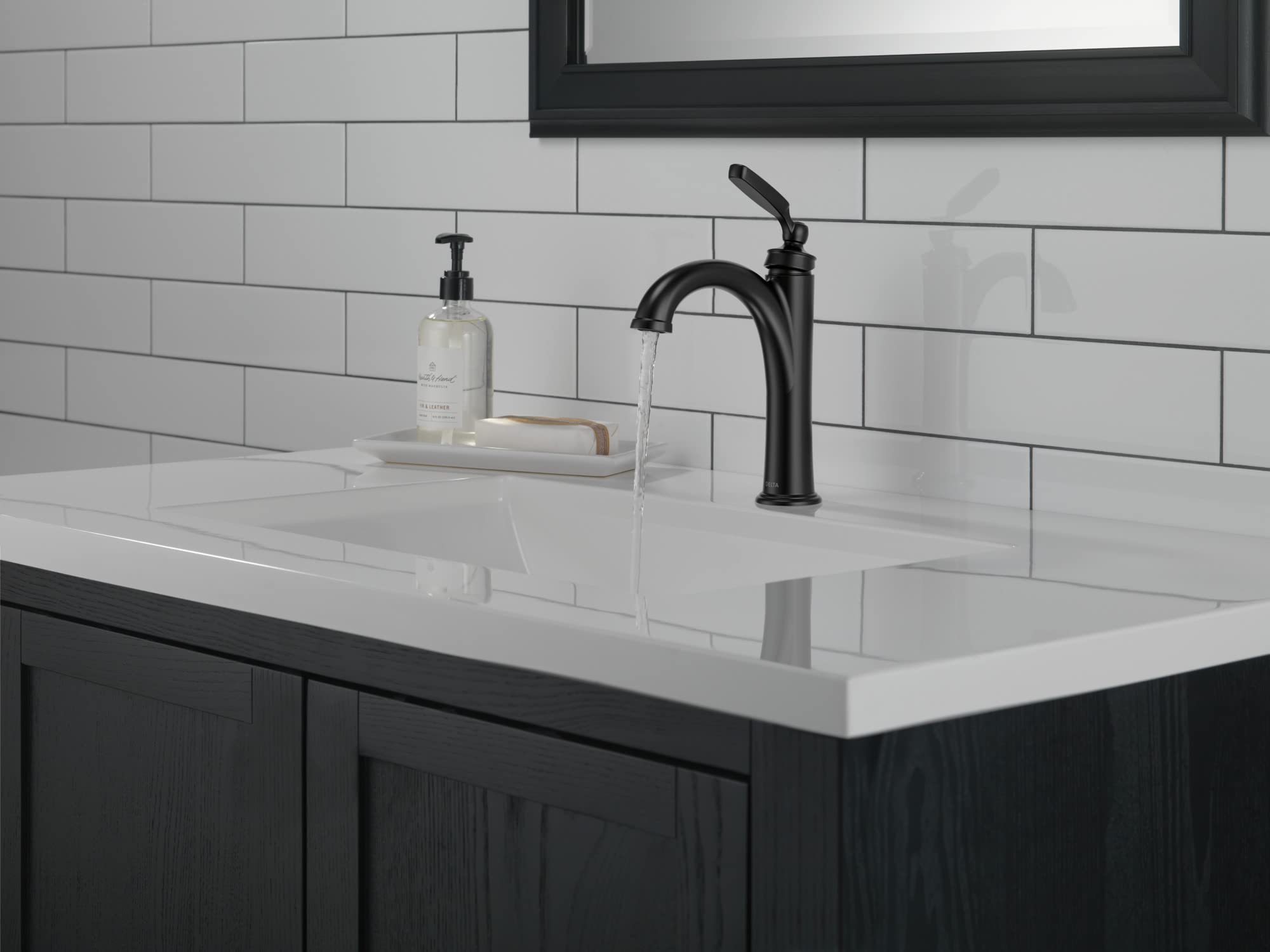 Delta Faucet Woodhurst Single Hole Bathroom Faucet, Single Handle Bathroom Sink Faucet Black, Diamond Seal Technology, Drain Assembly, Matte Black 532-BLMPU-DST