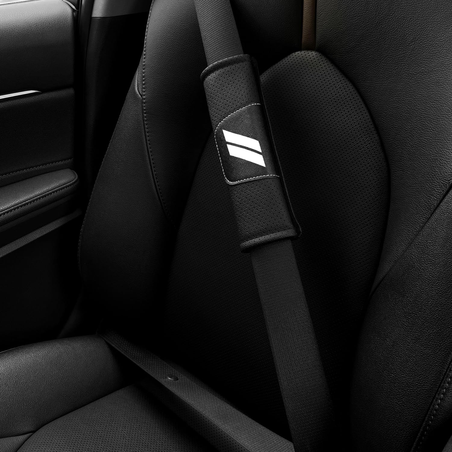 REMOCH Seat Belt Covers Pads for Dodge Charger Challenger Durango Accesssories 2015-2023, Leather Seatbelt Cover Shoulder Strap Cushion Proetection Sleeve (2 Pcs, White)