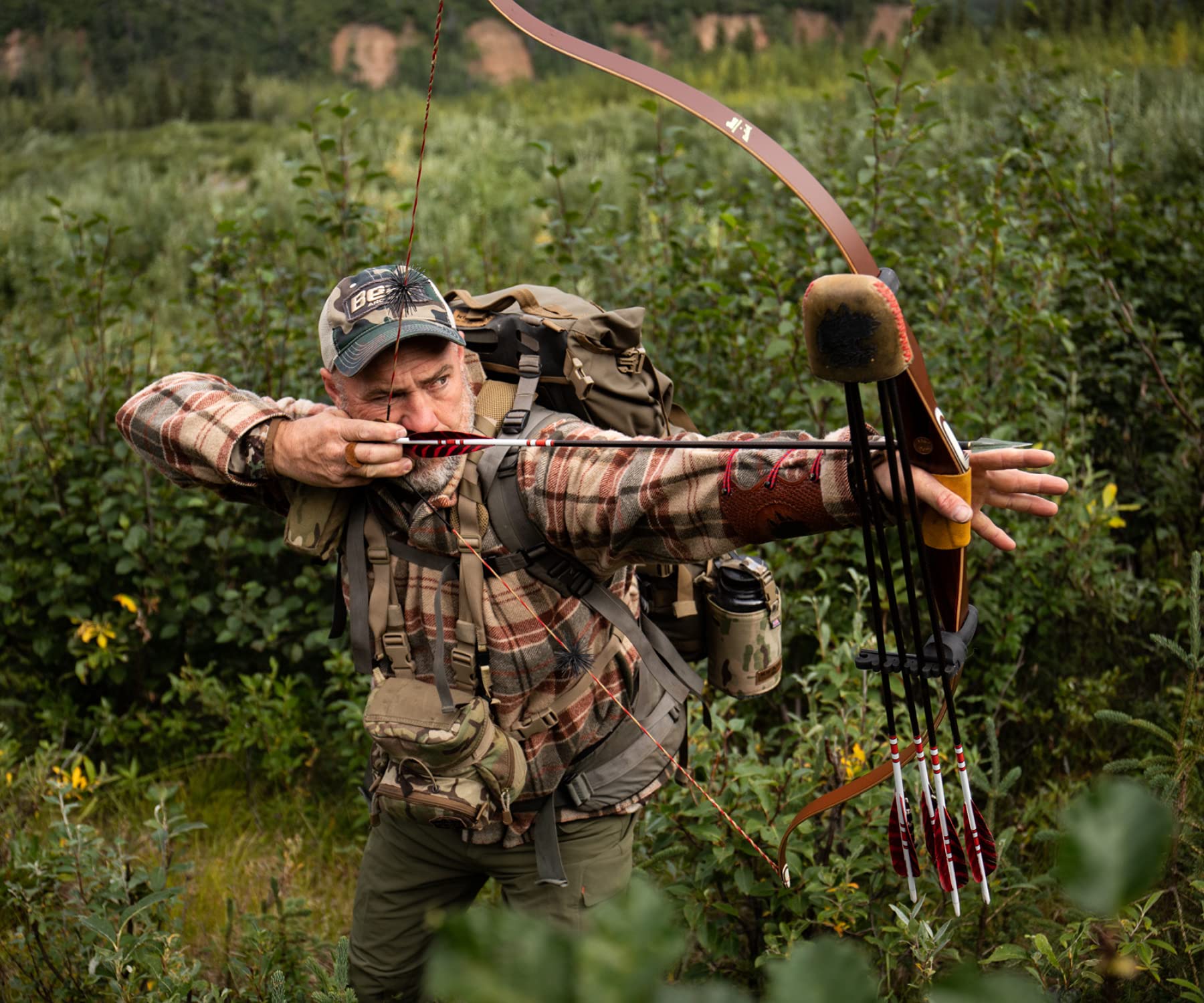 Alaska Classic HBS Bino Pack | Camo Binocular Harness Vest | Hunting Binoculars and Rangefinder Pouch (Mossy Oak Break-Up Country)