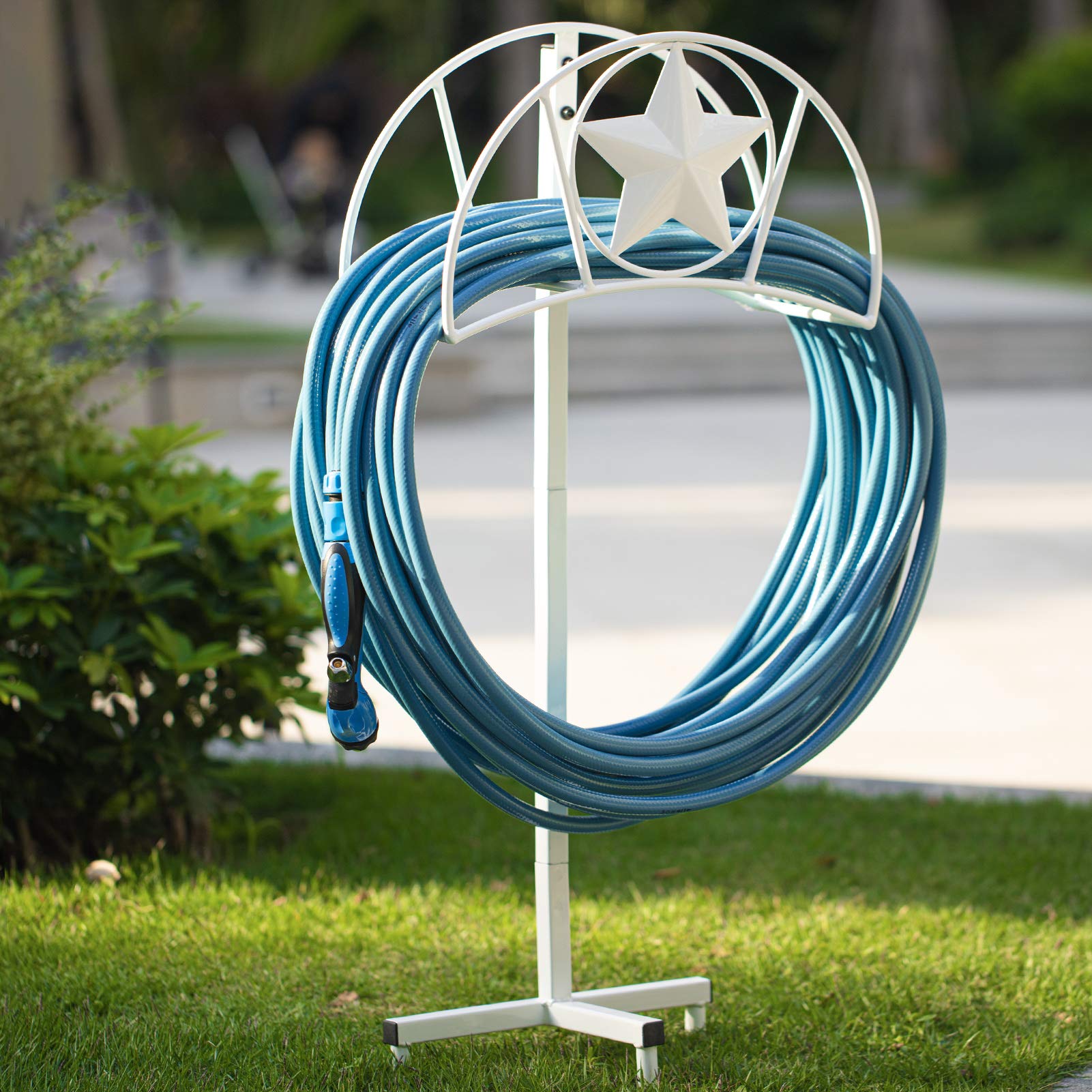 AMAGABELI GARDEN & HOME Garden Hose Holder Hanger Stand Freestanding for Outside Holds 125ft Water Hose Detachable Rustproof Organizer Storage Metal Heavy Duty Ground Stakes White BG397