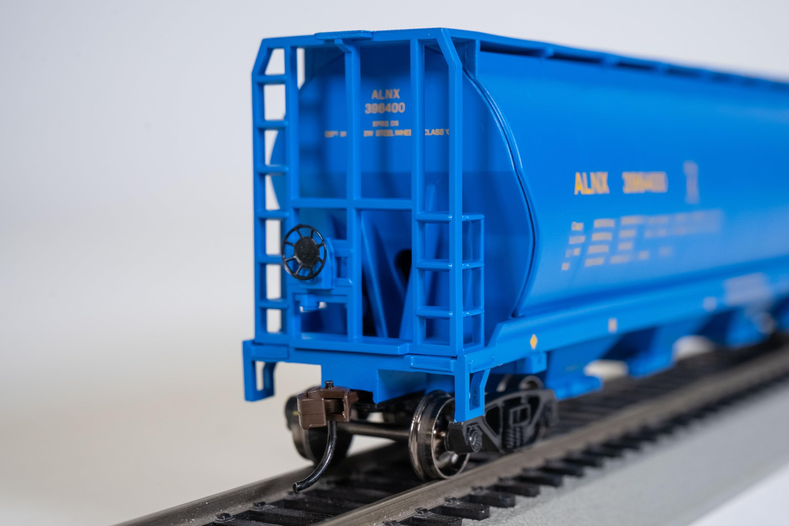 Bachmann Trains - Canadian 4 Bay Cylindrical Grain Hopper - Heritage Fund - HO Scale