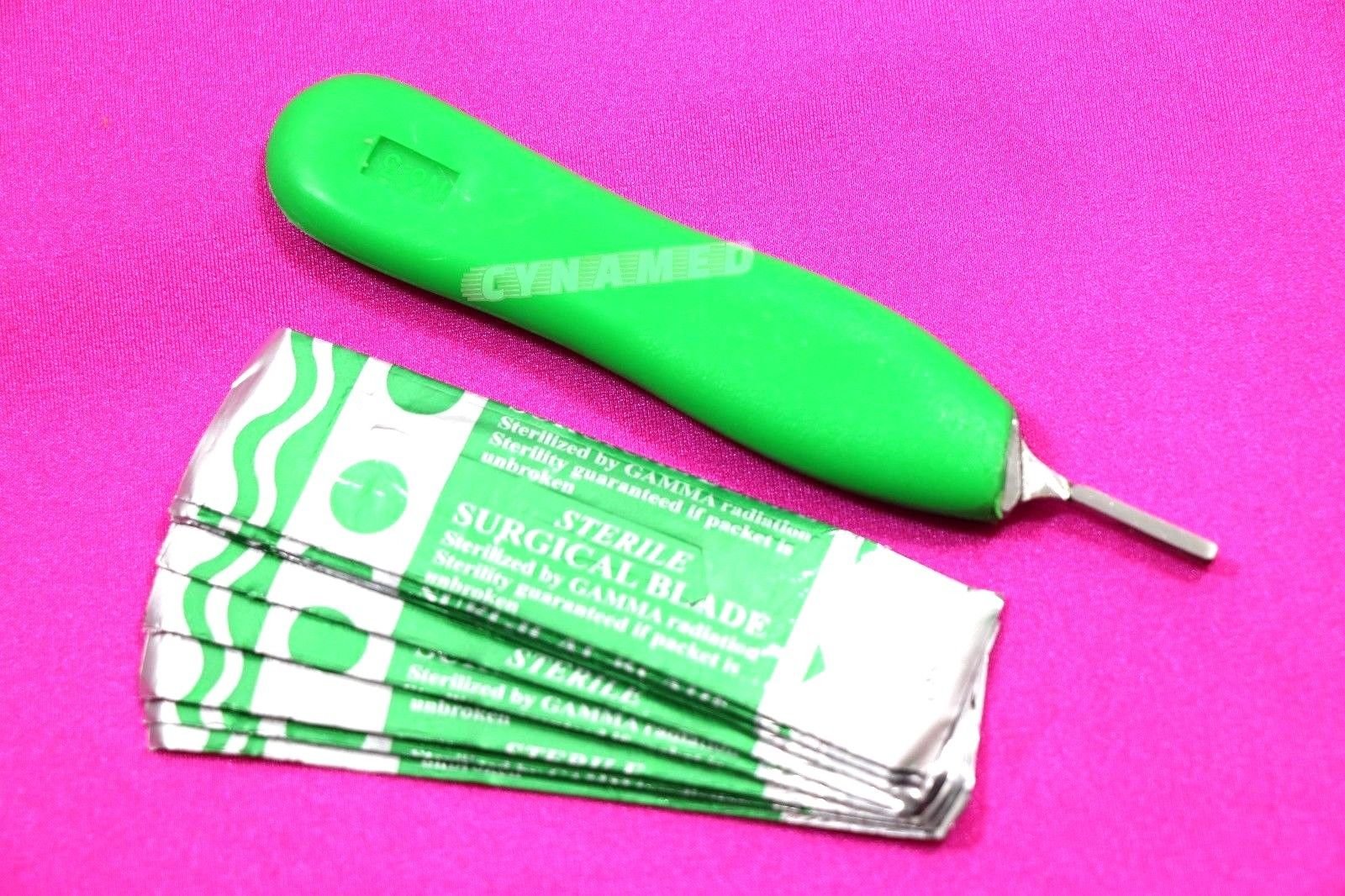 100 Scalpel Blades #10 with #3 plastic scalpel Handle Suitable for Dermaplaning(CYNAMED)