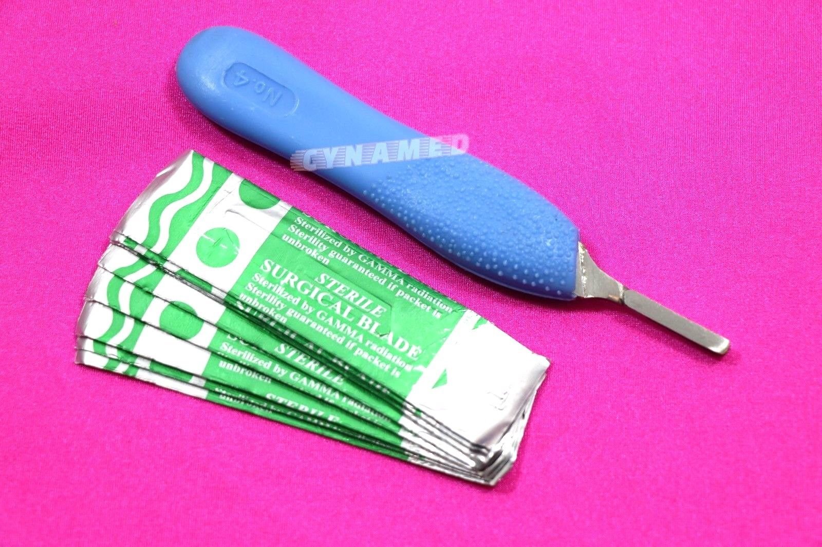 200 Scalpel Blades #10 + #20 with #3#4 Plastic Handle - Suitable for Dermaplaning (CYNAMED)