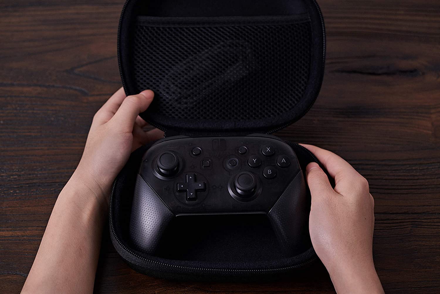 8Bitdo Classic Controller Travel Case for Sn30 Pro+ & Pro 2 Controllers, Switch Pro, PS5, PS4, Xbox One Controller and More