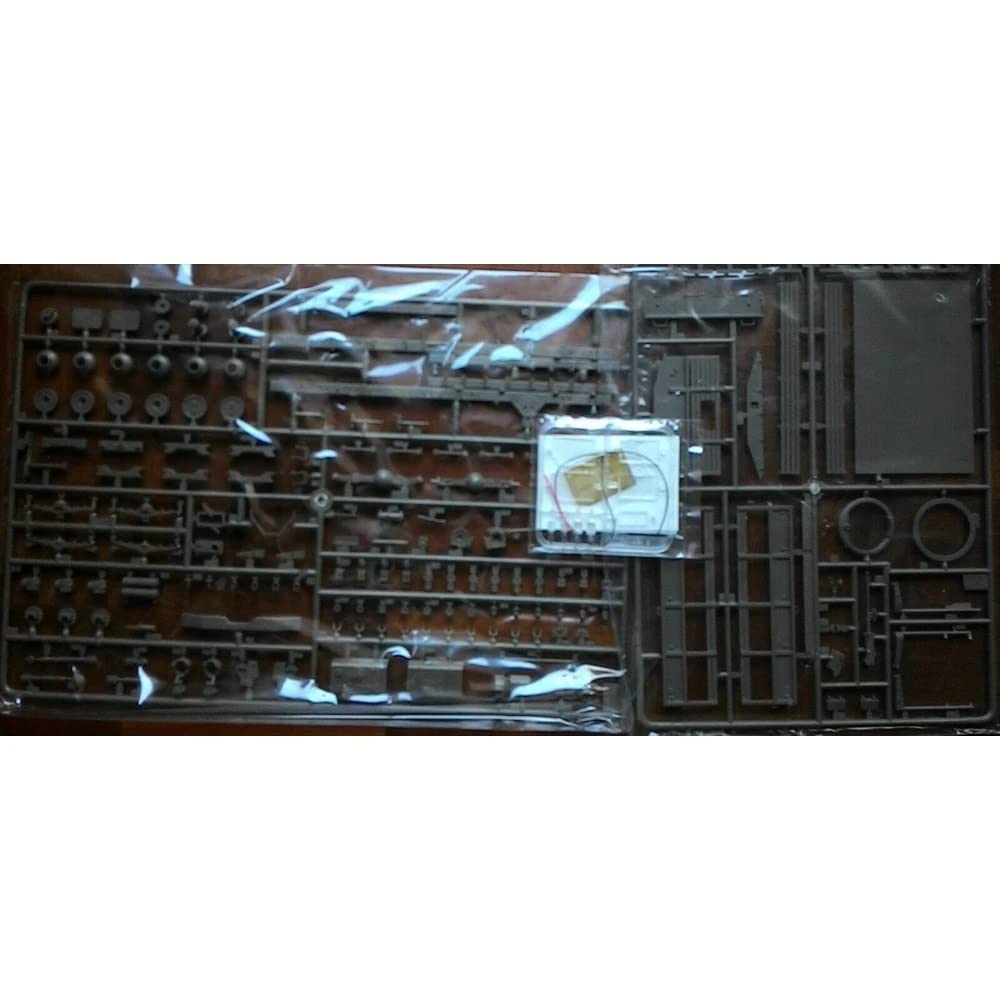 AFV-Club AF35004 Model Kit M35A2 2 1/2T Cargo Truck Re-Production