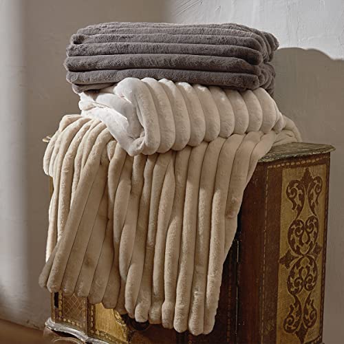 Amélie Home Luxury Jacquard Stripe Faux Fur Throw Blanket, Soft and Warm Thick Furry Throw Blankets in Fall Winter, Woven Fluffy Plush Blanket for Sofa Couch Bed Living Room, Ivory, 50"x 70"