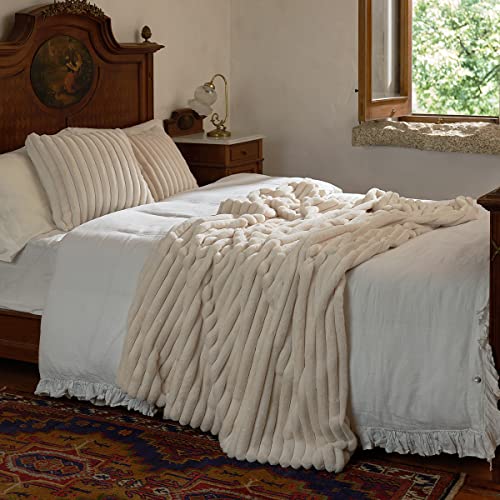 Amélie Home Luxury Jacquard Stripe Faux Fur Throw Blanket, Soft and Warm Thick Furry Throw Blankets in Fall Winter, Woven Fluffy Plush Blanket for Sofa Couch Bed Living Room, Ivory, 50"x 70"