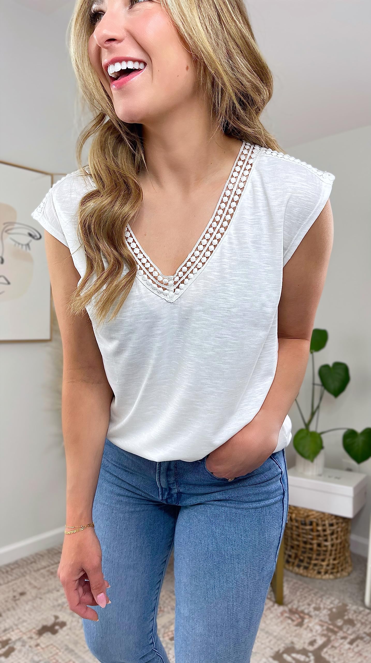 Zeagoo Womens Tank White T-Shirts Cap Sleeve V Neck Lace Trim Casual Tees 2023 Summer Basic Tank Tops Medium