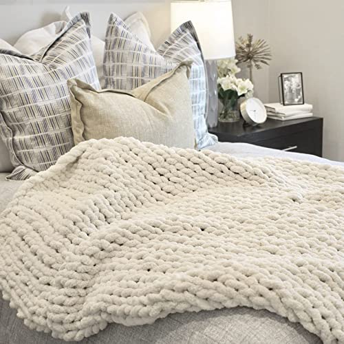 PRELGOSP Chunky Knit Blanket, Handmade Giant Knitted Blanket, Soft Thick Warm Knit Blanket Throw for Bed Chair Couch Sofa, Yoga Mat Rug Home Decor Gift, Machine Washable,Beige,40x60cm