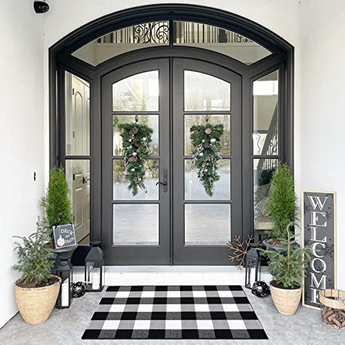 SEEKSEE Buffalo Plaid Outdoor Fall Rug 27.5“X43” Checkered Area Rug Black and White Runner Rug Washable Doormat Cotton Boho Bedroom Rug for Kitchen Entryway Hallway Front Door Farmhouse Living Room