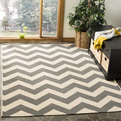 SAFAVIEH Courtyard Collection 4' Square Grey/Beige CY6244 Chevron Indoor/ Outdoor--Waterproof Easy--Cleaning Patio Backyard Mudroom Accent--Rug