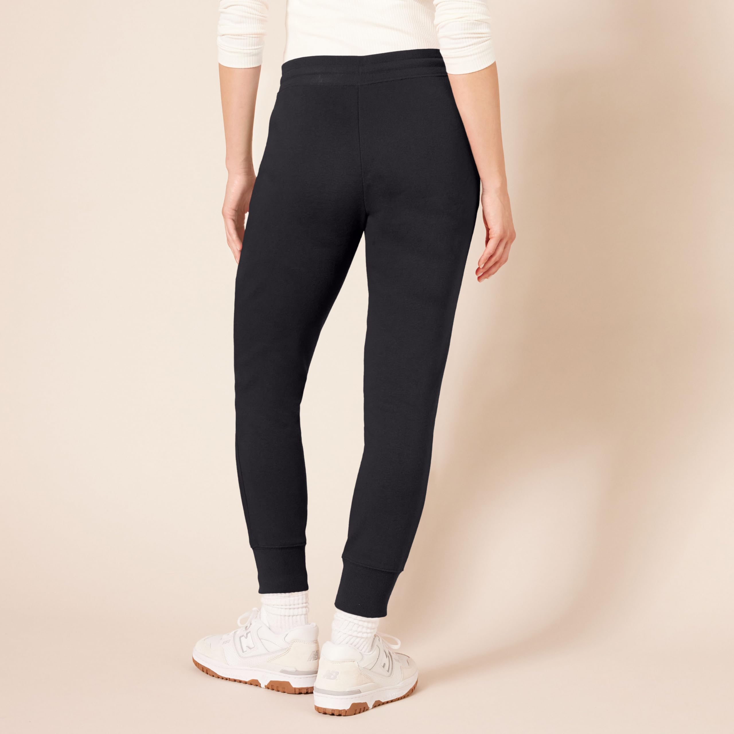 Amazon Essentials Women's Fleece Jogger Sweatpant (Available in Plus Size), Black, Large