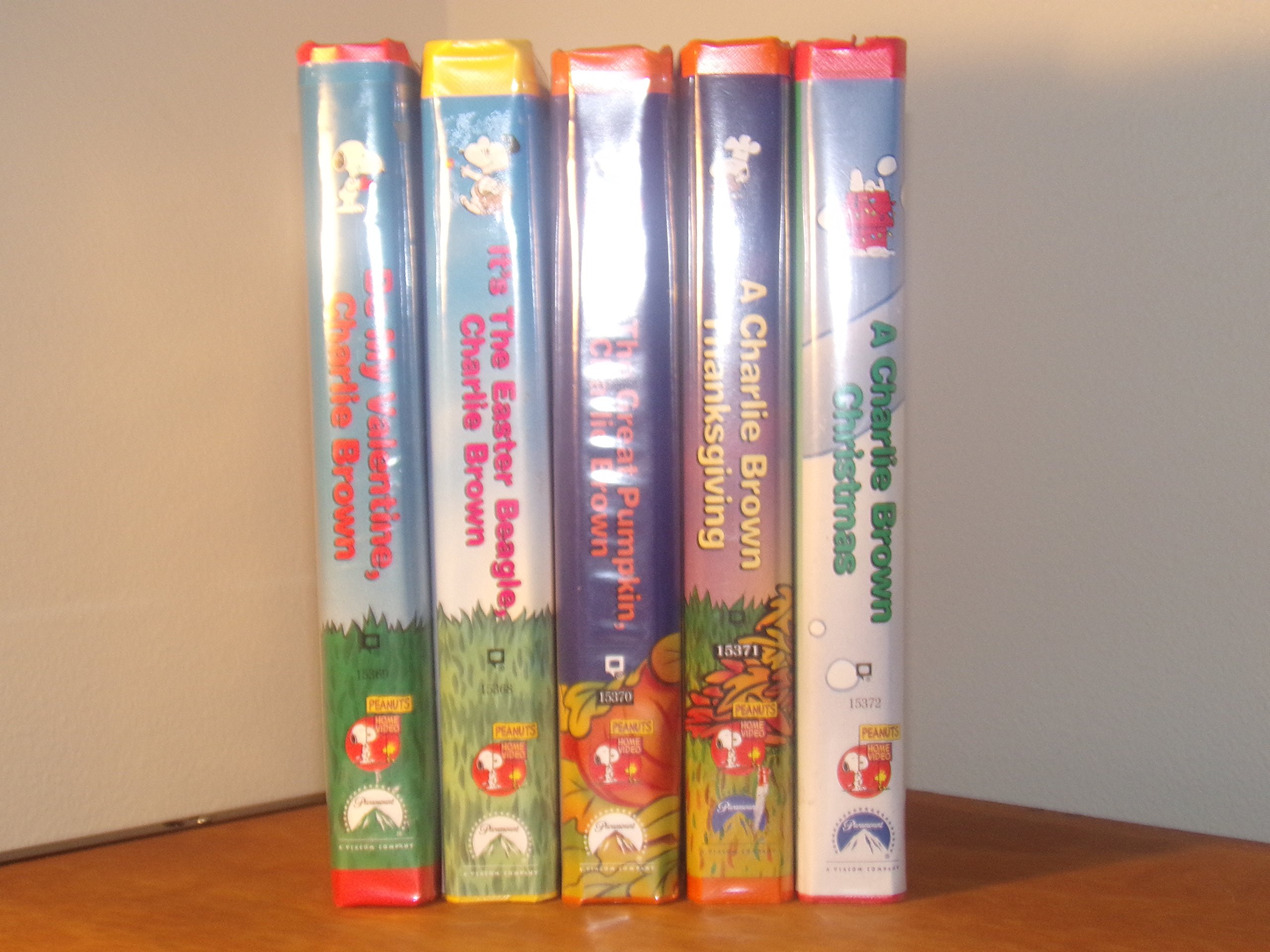 Peanuts Classic Holiday Collection (A Charlie Brown Christmas/A Charlie Brown Thanksgiving/It's the Great Pumpkin, Charlie Brown) + Inflatable Chair [VHS]