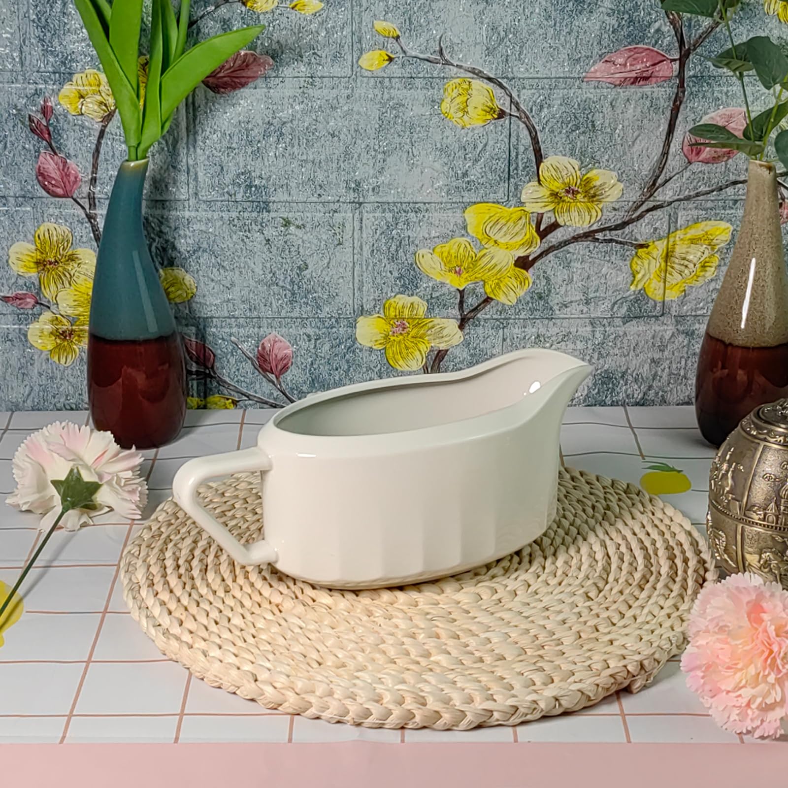 Cobata 24oz Large Capacity Gravy Boat - Upgrade Premium White Sauce Boat - Elegant Pouring Spout - Perfect for Serving Gravy, Sauces, Dressings - Dishwasher Safe
