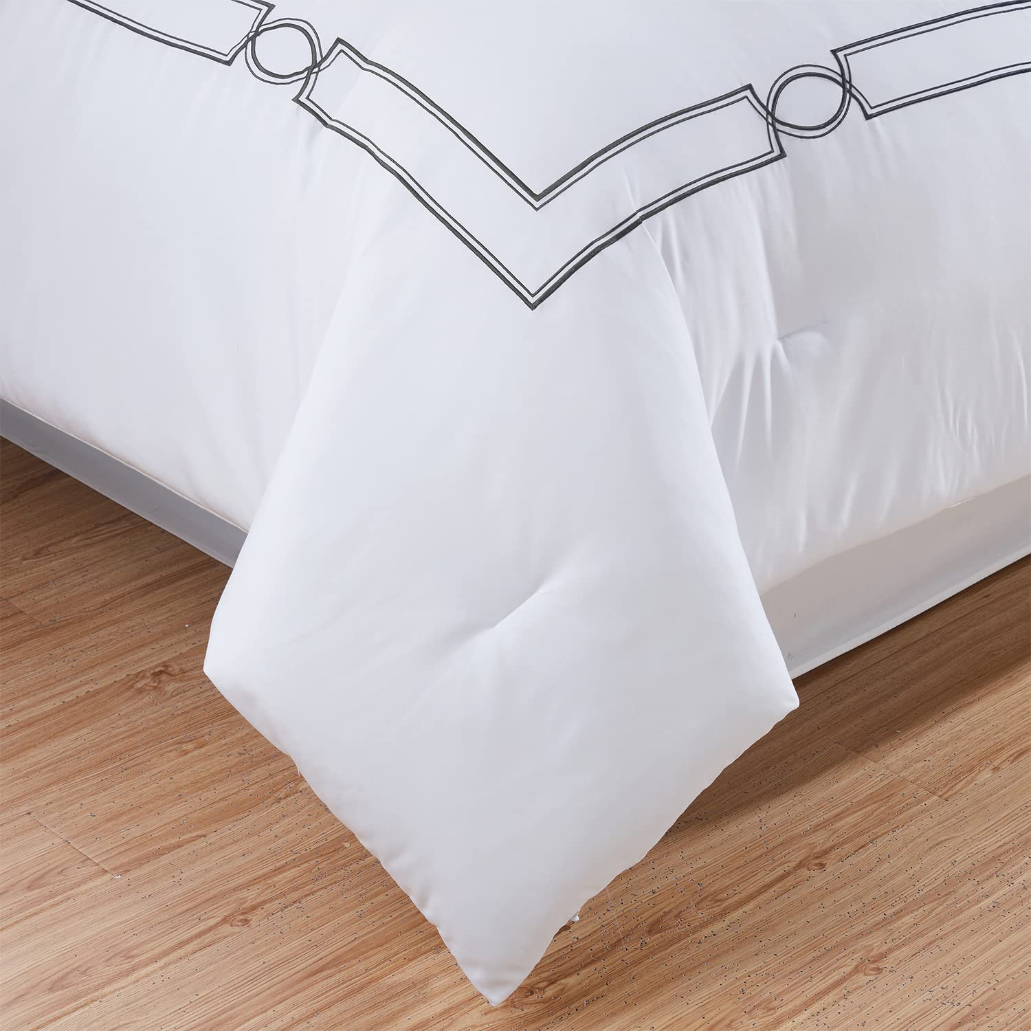 BLUENILEMILLS Kensington Embroidered Comforter Set with Pillow Shams, Luxury Hotel Bedding with Soft Microfiber Shell, All Season Down Alternative Fill - King/California King, Grey