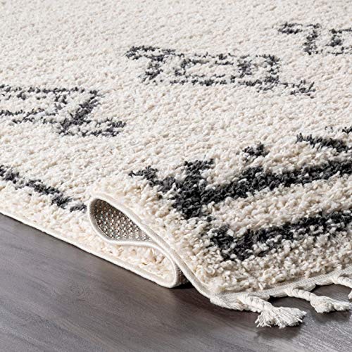 nuLOOM Mackie Moroccan Diamond Tassel Shag Area Rug, 5' 3" x 7' 7", Off-white
