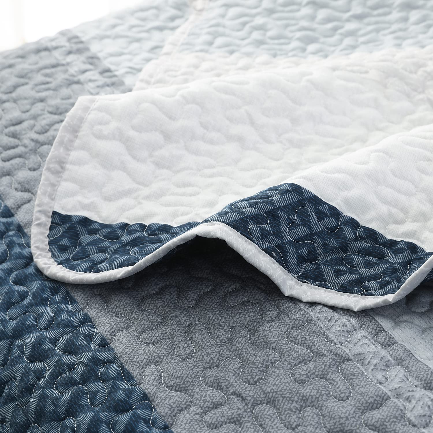 DURLENGEN Quilt Set California King Size 3Pcs, Blue & Navy Striped Patchwork Pattern All Season Lightweight Coverlet Sets(Cal King 112x104, Blue Patchwork)