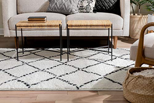 Well Woven Panto Ivory Moroccan Shag Diamond Trellis Pattern Area Rug (5'3" x 7'3")