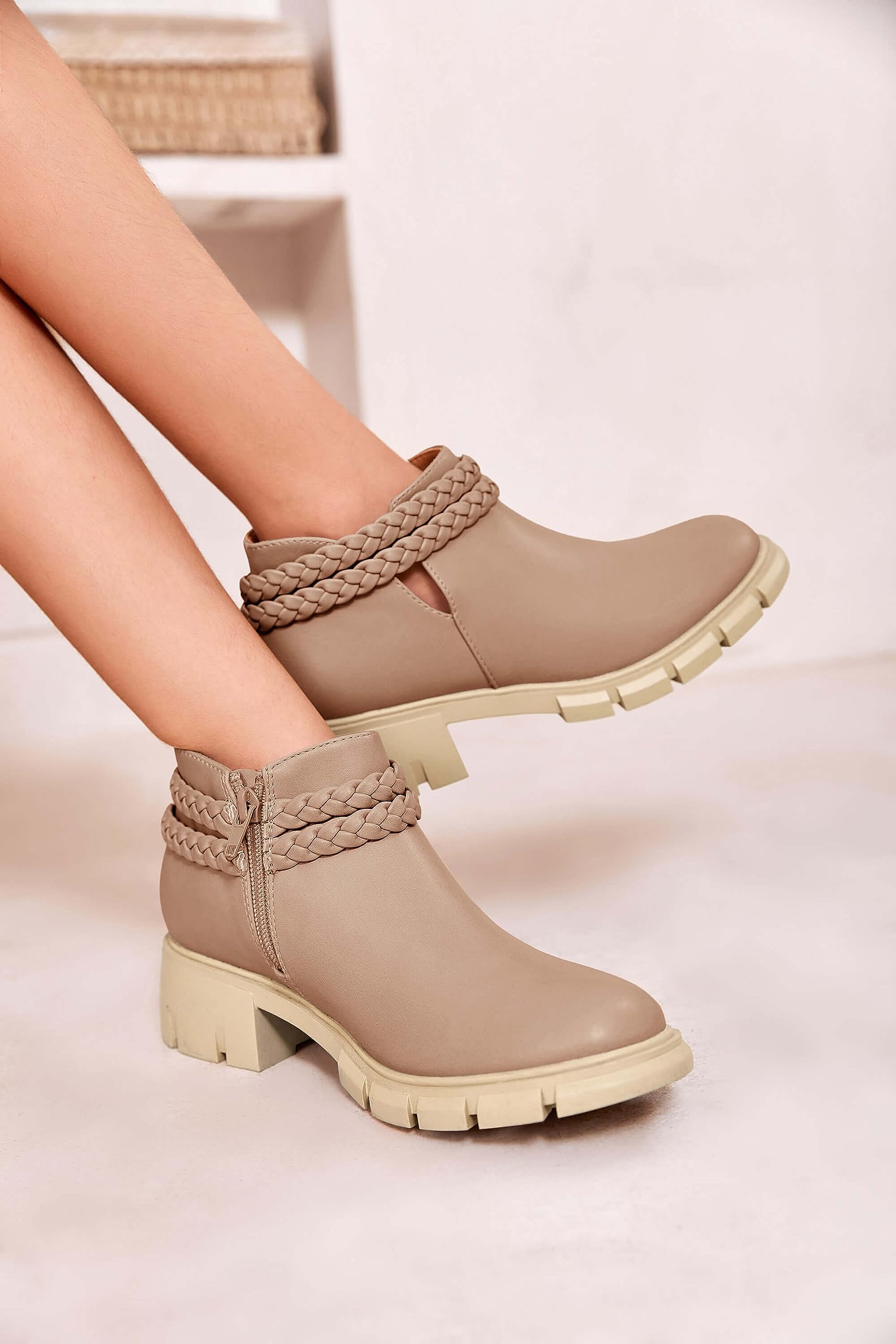 Coutgo Girls Toddler Braided Ankle Boots Chunky Low Heel Casual chelsea Booties Little Big Kid