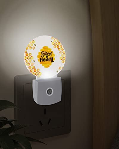 ILYBEEN Farm Sweet Honey Bee with Honeycomb LED Night Lights Plug-in Nightlight with Auto Dusk to Dawn Sensor, Hexagon on Burlap Cotton Round Lamp for Bedroom,Hallway,Bathroom