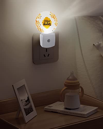 ILYBEEN Farm Sweet Honey Bee with Honeycomb LED Night Lights Plug-in Nightlight with Auto Dusk to Dawn Sensor, Hexagon on Burlap Cotton Round Lamp for Bedroom,Hallway,Bathroom