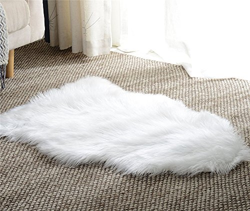 Dikoaina Classic Soft Faux Sheepskin Fur Rug White Fluffy Area Rug Shag Rug Carpets for Bedroom Living Room
