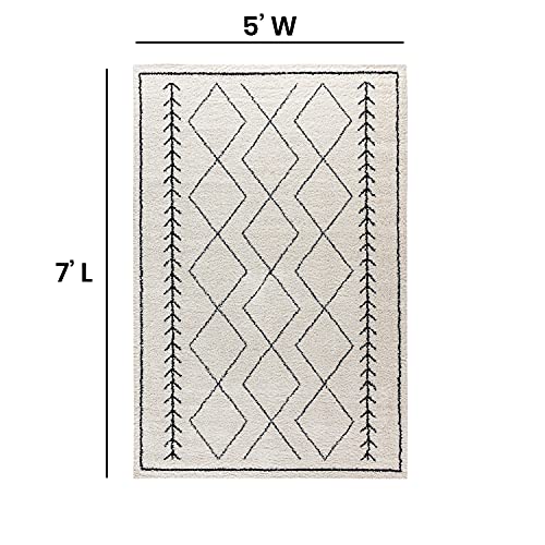 Merrick Lane 5' x 7' Ivory and Black Geometric Style Bohemian Shag Area Rug